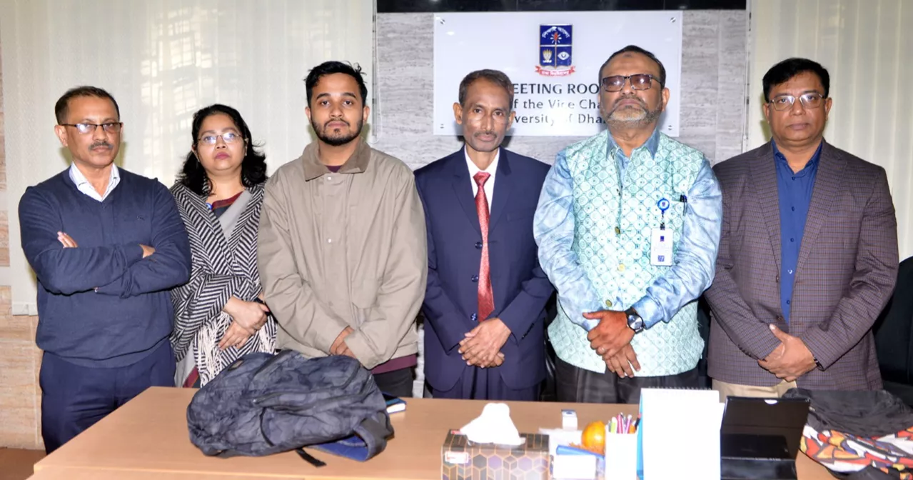 Belongings of martyrs Mugdho and Faiyaaz handed over to DU for preservation