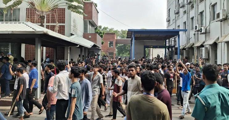 Calm returns to Secretariat area as students finally leave after day of ...