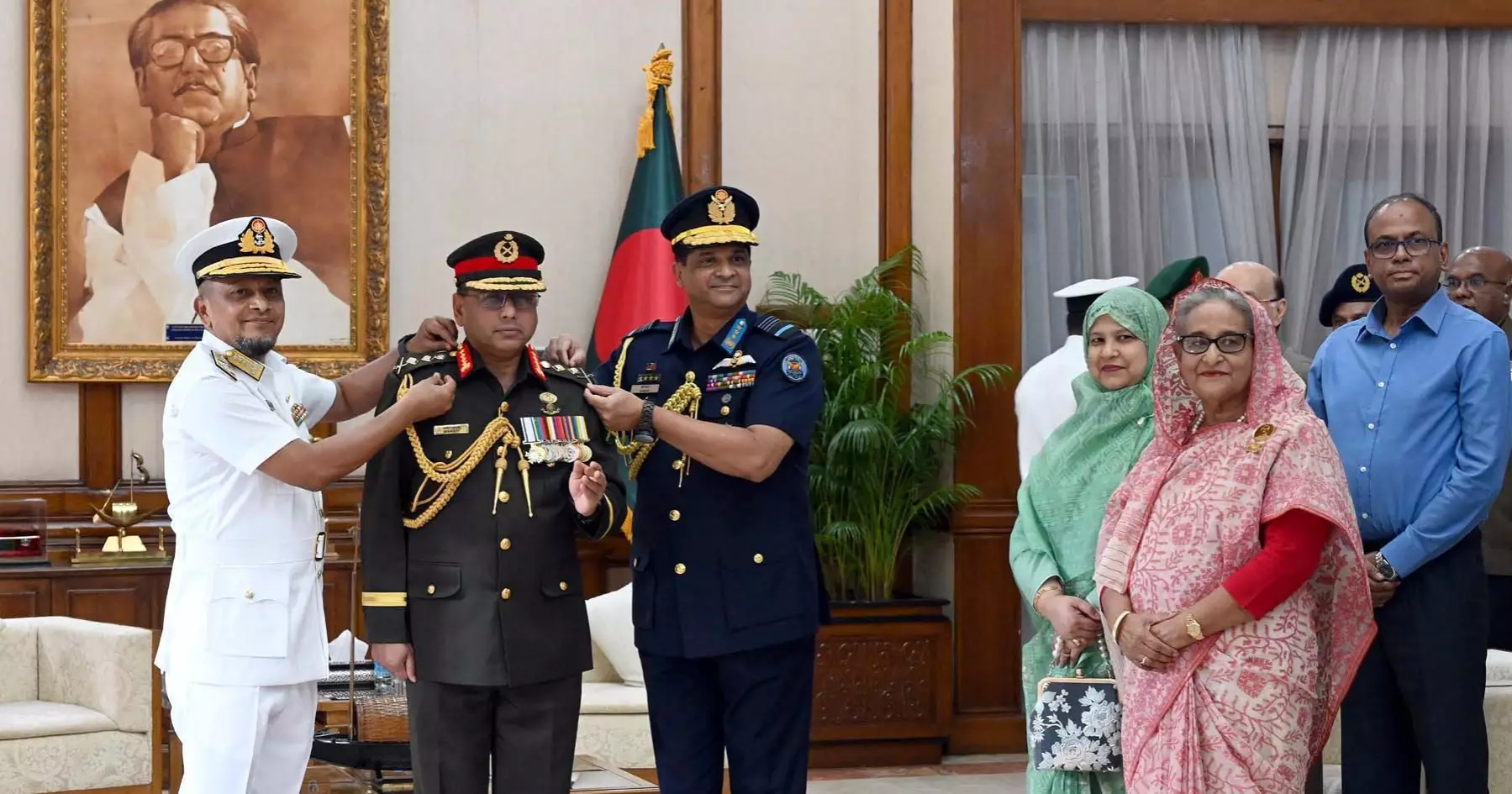 PM adorns new Army Chief with rank badge of General