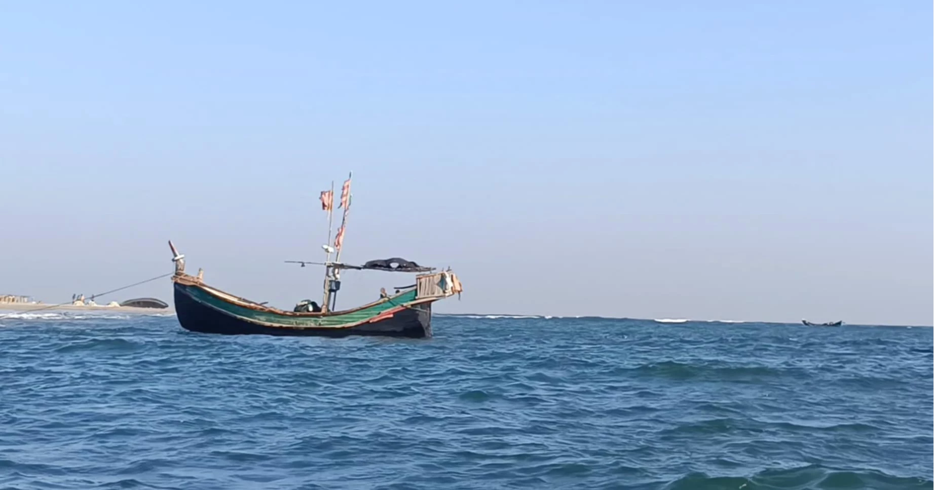 Arakan Army capture 20 Bangladeshi fishermen from Naf River