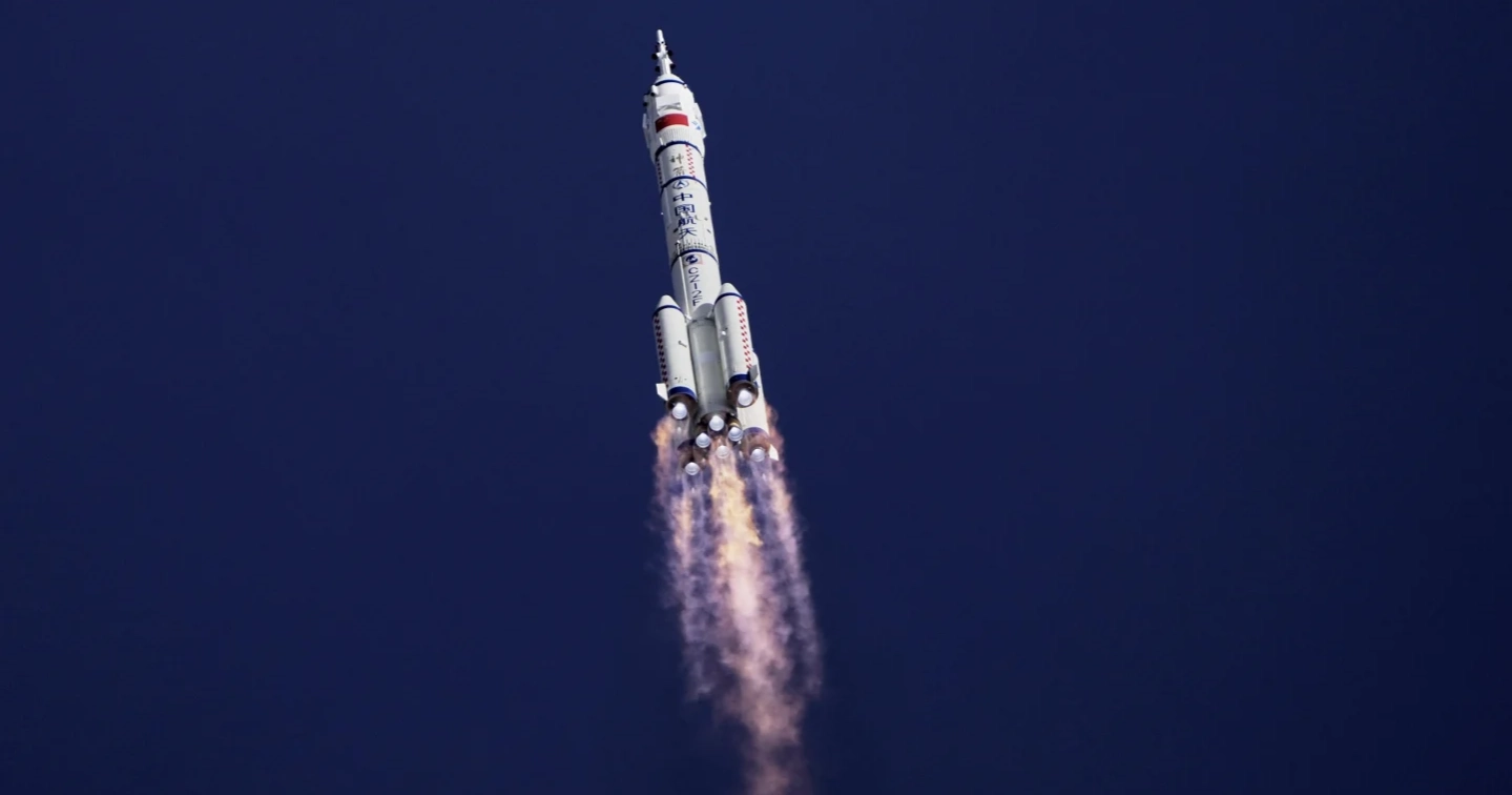 Spaceship carrying 3 Chinese astronauts docks with Tiangong space ...