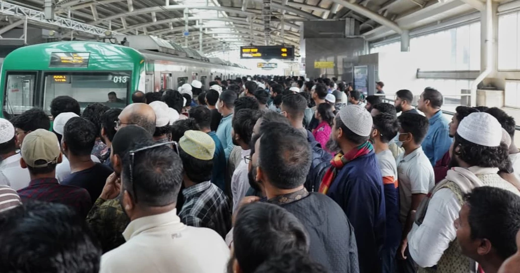 Hadi’s janaza draws huge crowd on metro rail