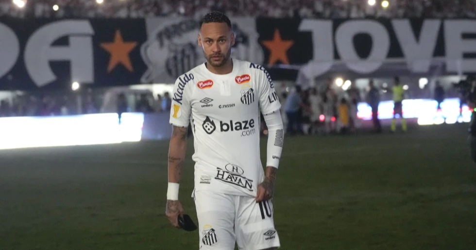 Neymar signs contract extension with Santos through 2025