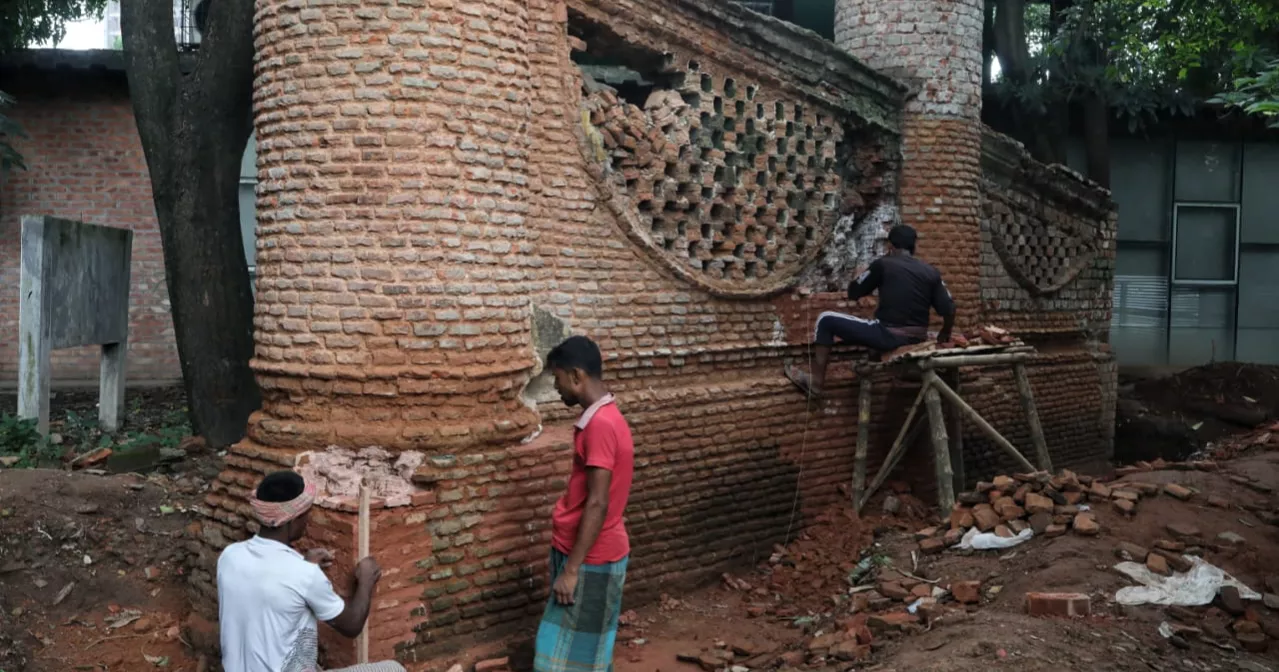Over ‘350-year-old’ Dhaka Gate being renovated