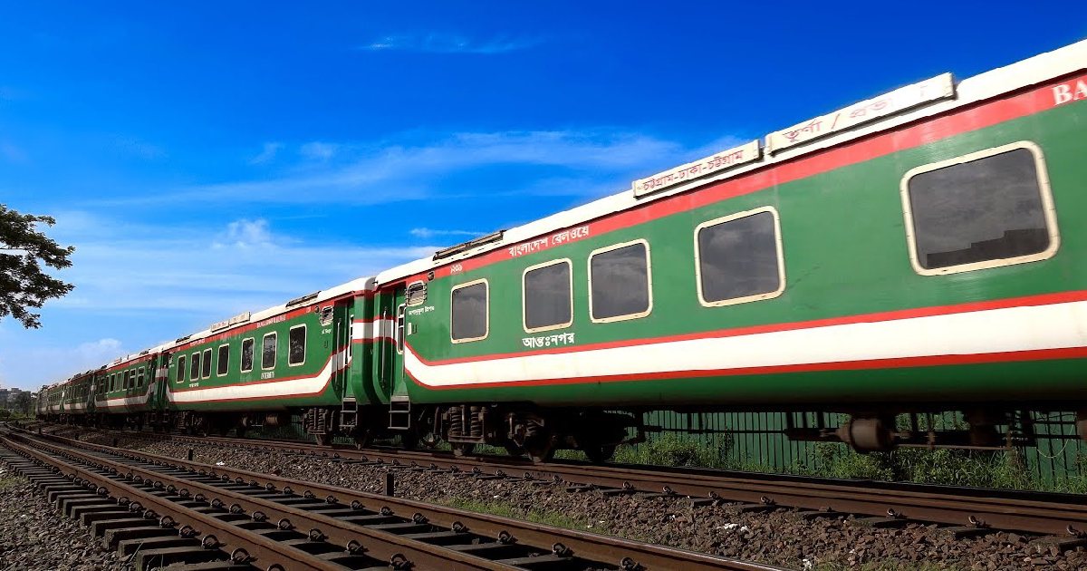 Engine failure disrupts non-stop ‘Mohanagar Provati’s journey